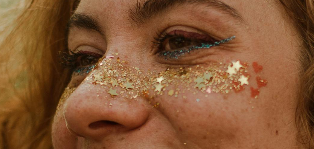How to Apply Body Glitter | 8 Easy Steps (2026)