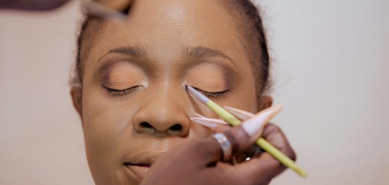 How to Stop Under Eye Makeup Creasing | 10 Easy Steps (2025)